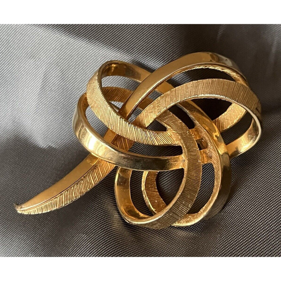 DeNicola | Jewelry | Vintage Denicola Large Ribbon Brooch Textured ...